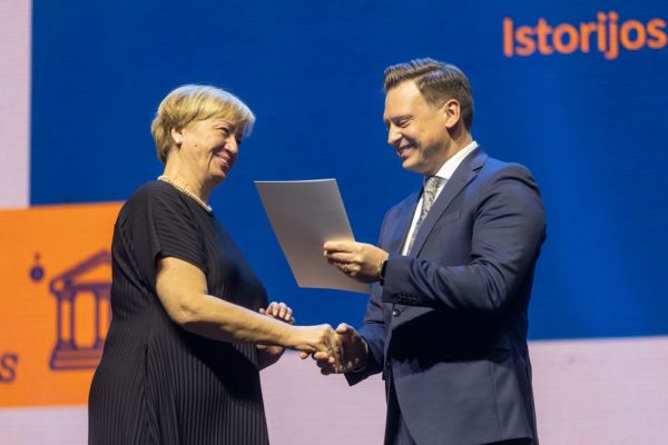 Vilniaus metų mokytojo apdovanojimą gavusi V. Kriščiūnienė: „Sunkiomis ...